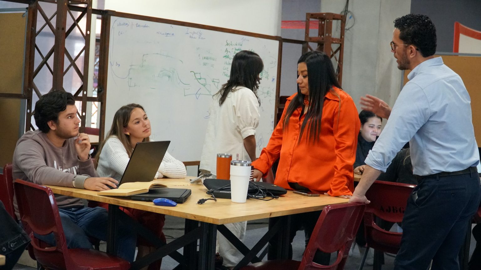 Descubre en UFM Design Week las mentes más creativas - El Amigo de la Marro