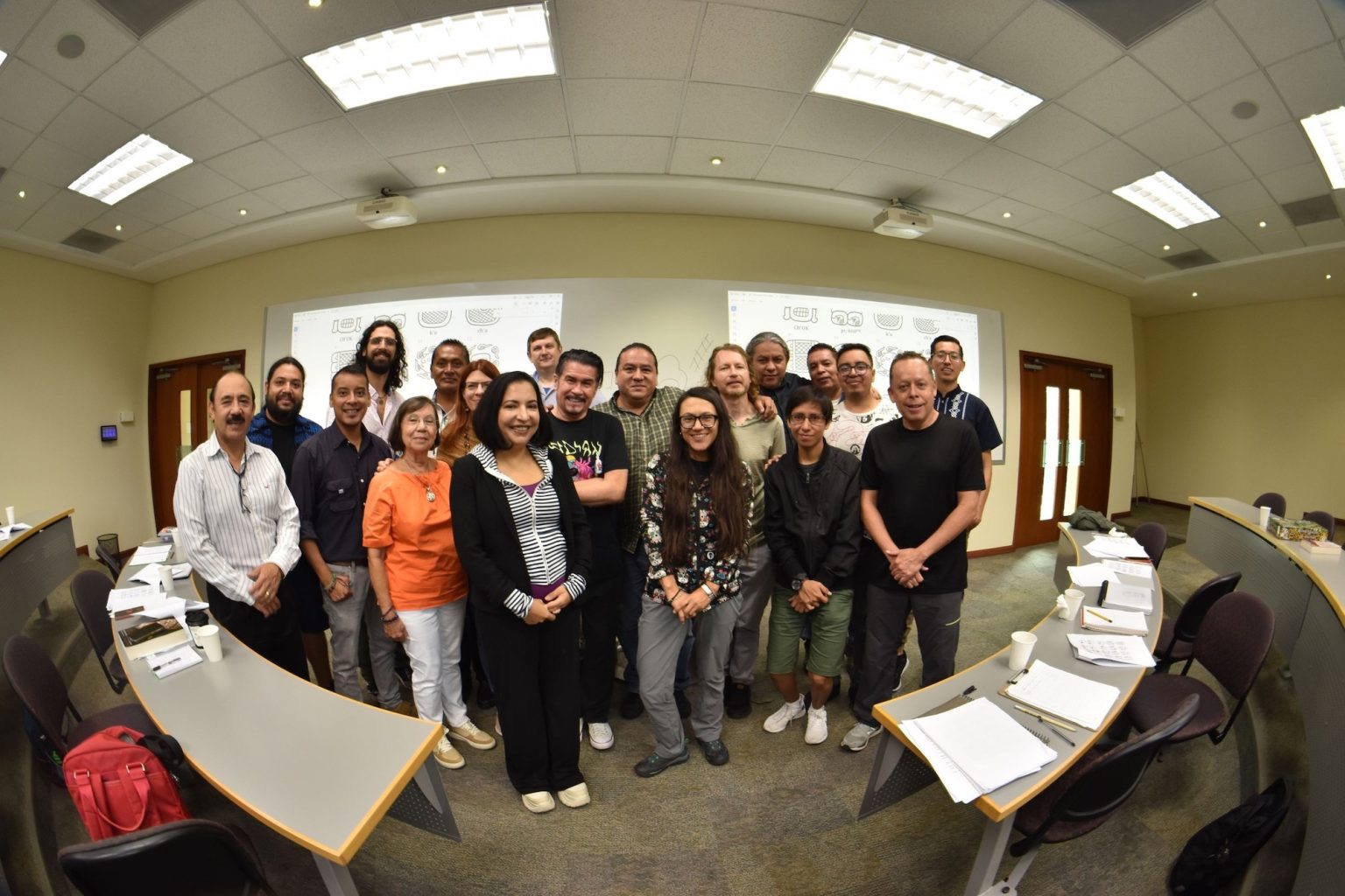 Descifrando el misterio maya: expertos se reúnen en seminario de epigrafía - El Amigo de la Marro