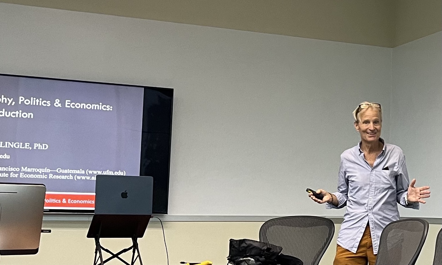 Cris Lingle explora la tríada: filosofía, política y economía - El ...