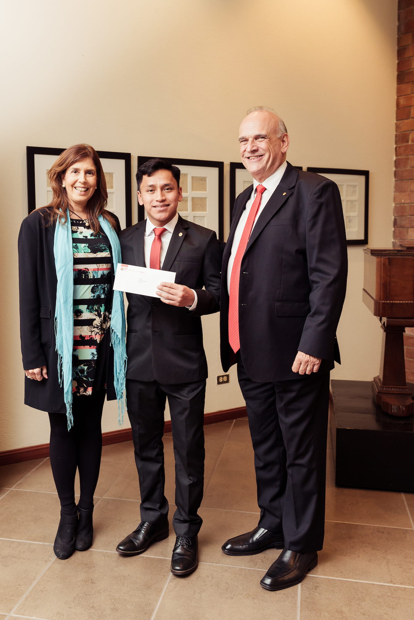 David Ixmalej es Manuel F. Ayau Scholar 2023 - El Amigo de la Marro