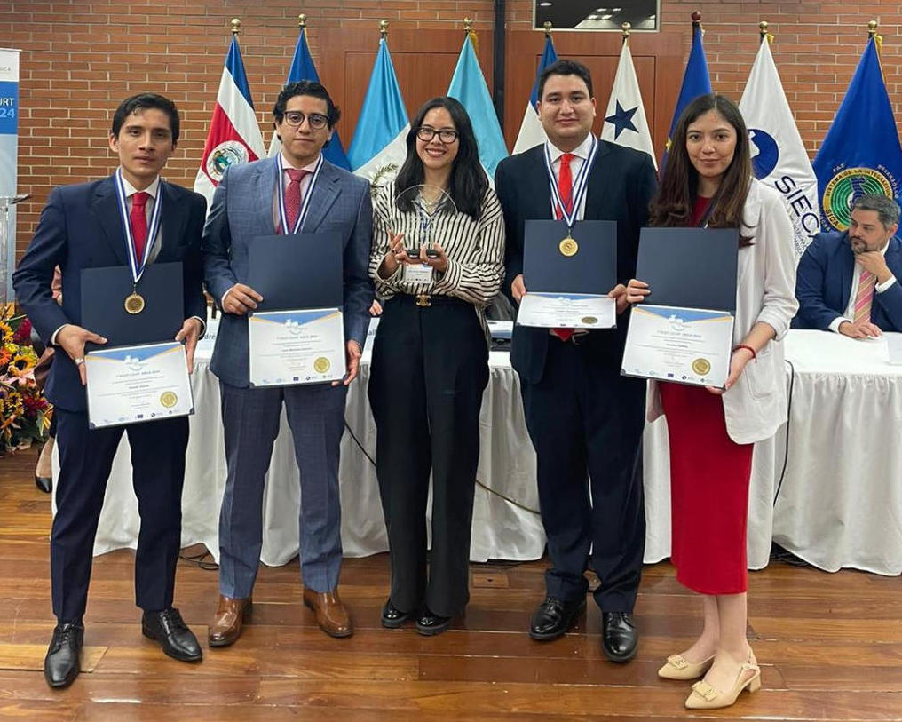 Estudiantes de UFM exitosos en Moot SIECA - El Amigo de la Marro