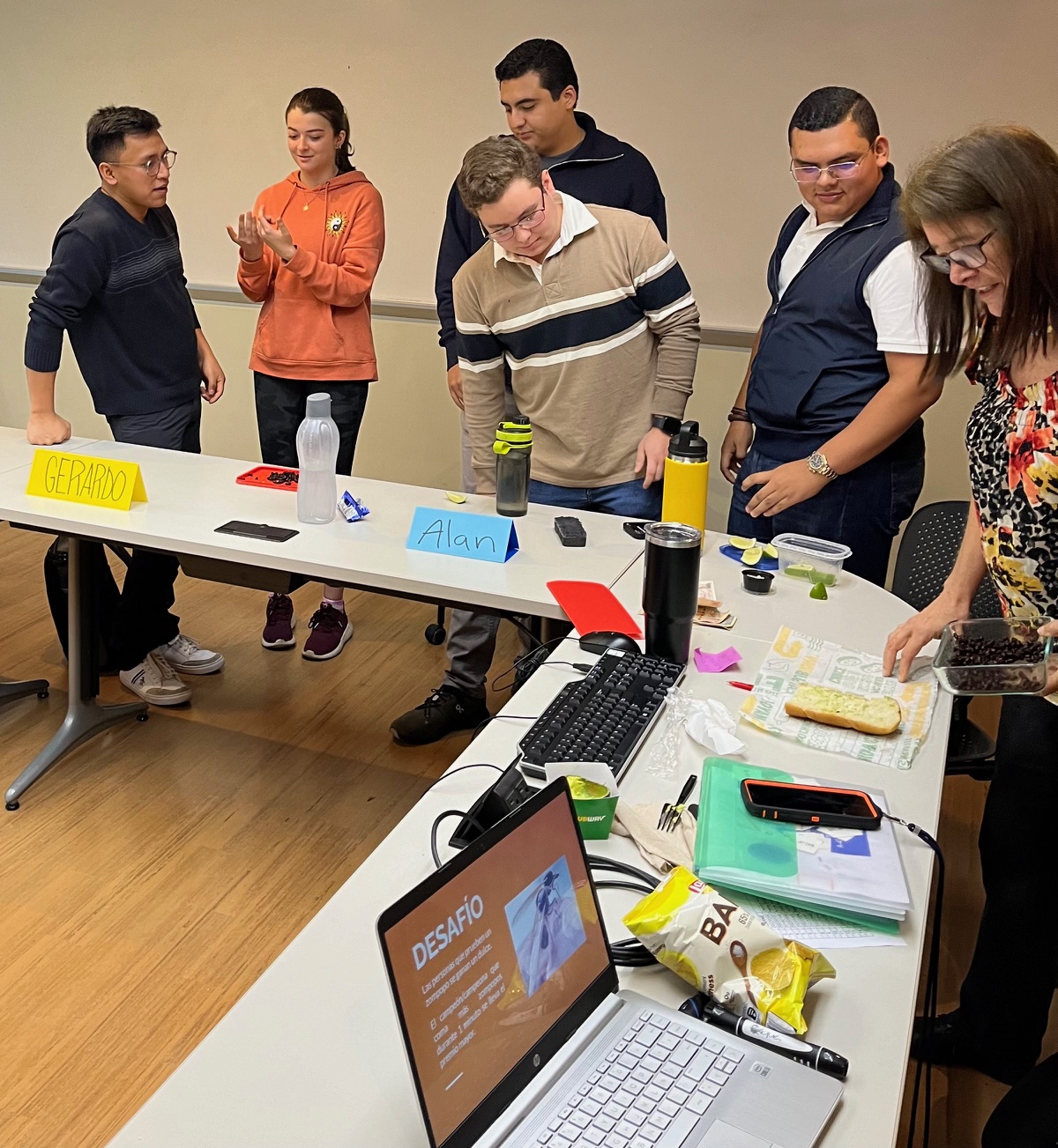 La experiencia de comer zompopos de mayo - El Amigo de la Marro