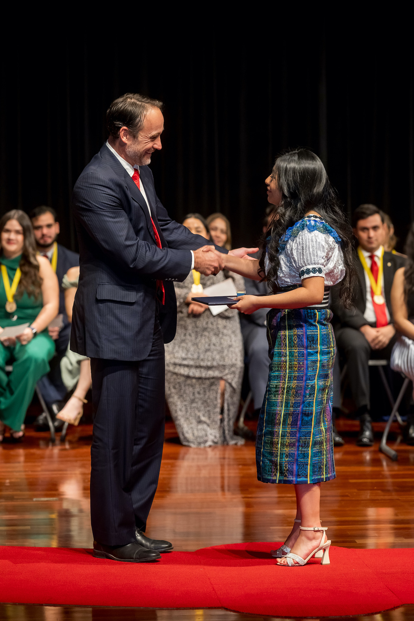 Elena Calí es Manuel F. Ayau Scholar 2025 - El Amigo de la Marro